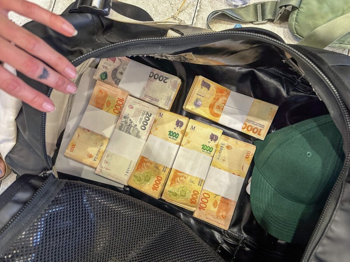 Argentina’s Blue Dollar: Buying pesos on the black market (updated 2024 ...